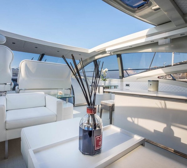ZEUS Yacht Charter Details, Azimut | CHARTERWORLD Luxury Superyachts